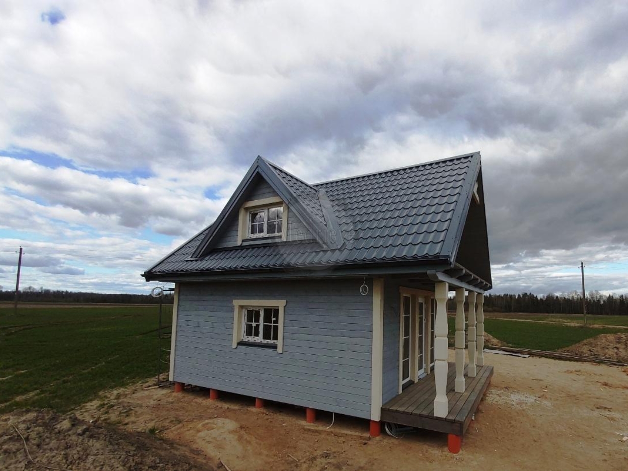 KARKASINIAI NAMUKAI – Medrievė